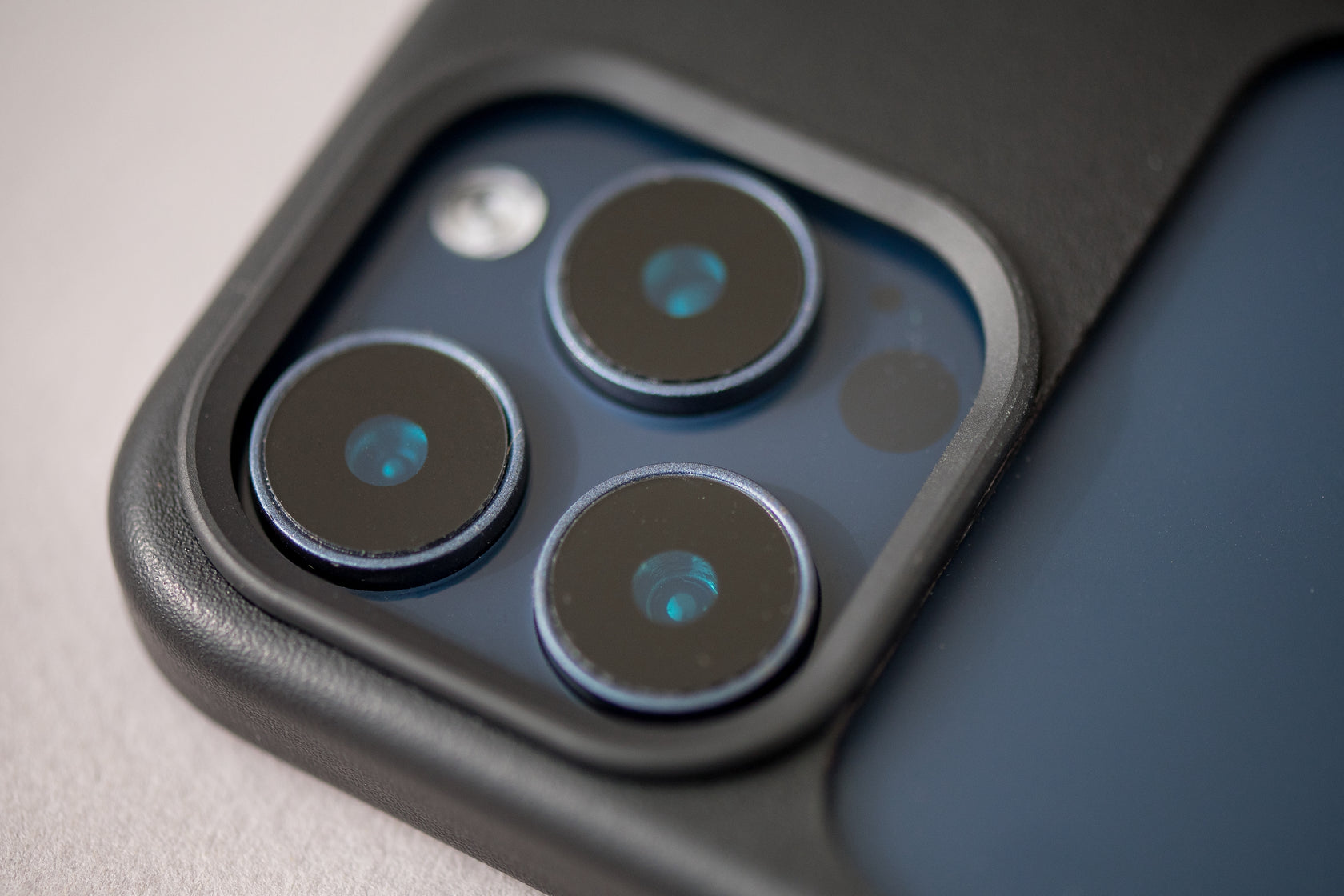 OpenCase MagSafe Case for iPhone 15 Series (Plus)